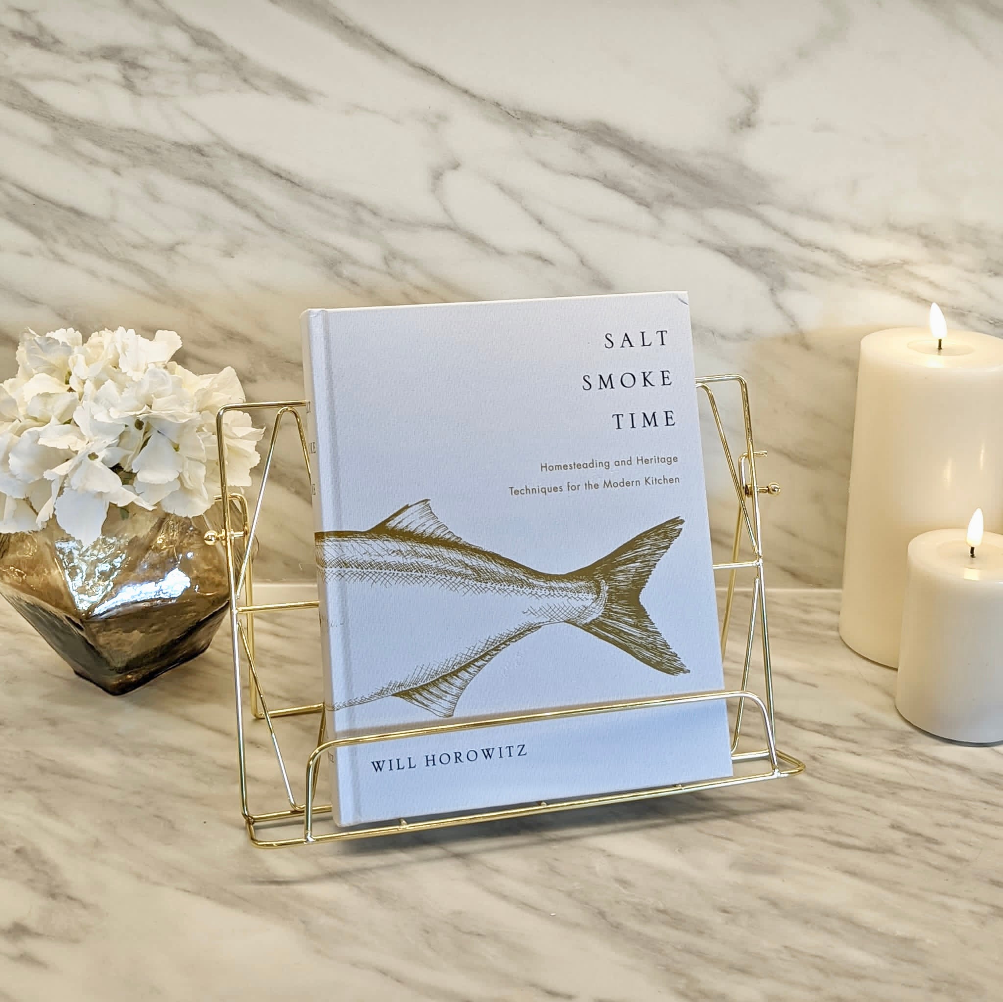 Bennie Gold Book Stand – Rowen Homes